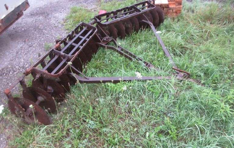8' Farm disk, used for deer plot, works well - Albrecht Auction Service