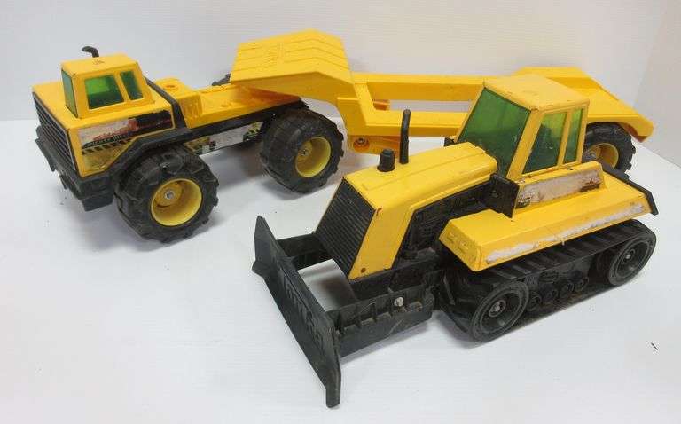 Tonka Big Rig, with a large bulldozer on trailer, up to 36 1/2"L ...
