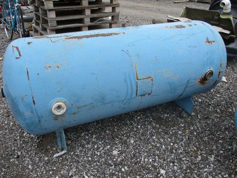 80-Gallon air steel tank, for reuse or repurpose - Albrecht Auction Service