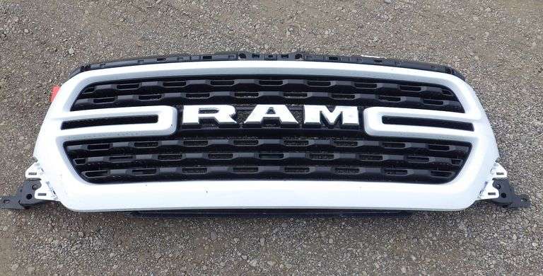 2019-2023 Dodge Ram 1500 grill, white, new take-off with minor ...