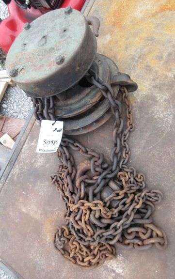 Peerless 2,000 lb. chain fall, works as it should - Albrecht Auction ...
