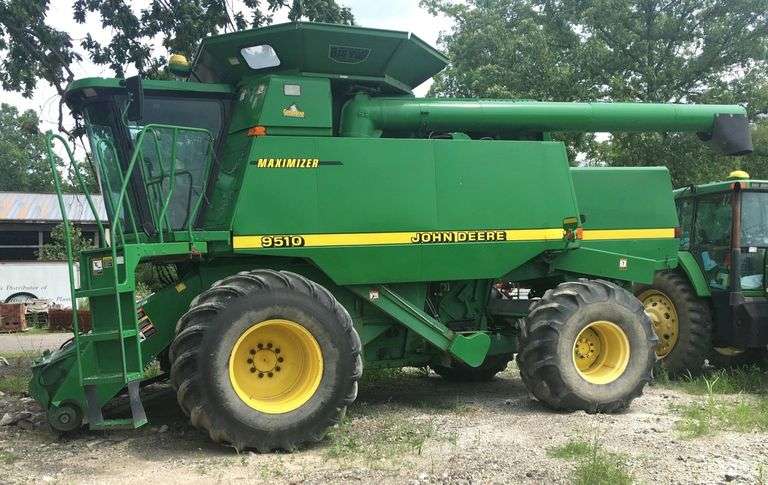 1999 John Deere 9510 Combine, (4987/3500 Hours), Floater Tires with ...