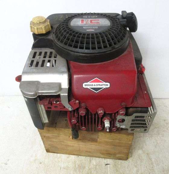 Quantum power 5HP engine, 16"H, runs - Albrecht Auction Service