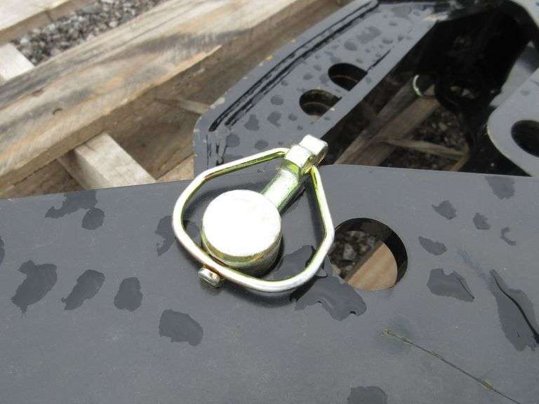 Universal bolt on backhoe excavator claw/thumb, fits backhoe up to 3 1/ ...