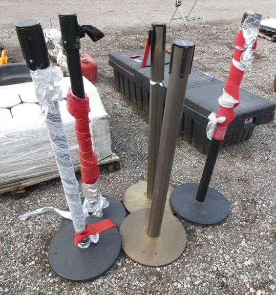 (5) Crowd control barriers, Tensabarrier brand, expanding cords ...