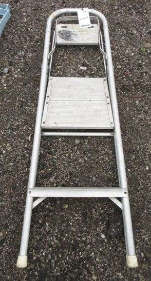 4'H Metal step ladder, used - Albrecht Auction Service