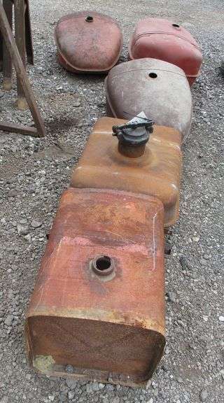 (5) Tractor gas tanks, used - Albrecht Auction Service