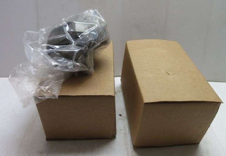 Front brake calipers for Pontiac Solstice, 17,000 miles, left no ...