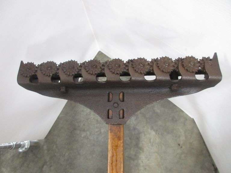 Monta mower 1947 early lawn mower trimmer - Albrecht Auction Service