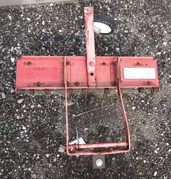 28" Pull behind lawn thatcher - Albrecht Auction Service