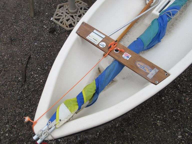 11' Snark sailboat, foam filled, two-person sail, rudder - Albrecht ...