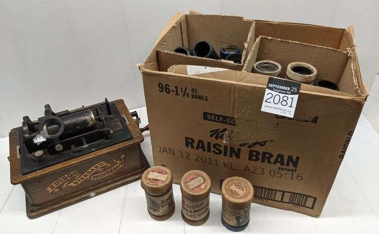 Circa 1903 Edison cylinder phonograph with assorted Edison record ...
