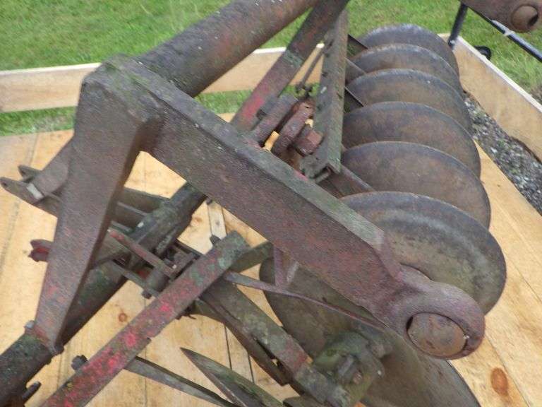 3-Point Disc, 6'L, in fair condition, needs repairs on a few discs ...