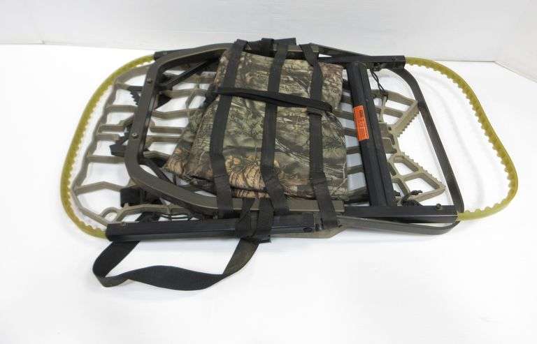 Lone Wolf Climbing Tree Stand - Albrecht Auction Service