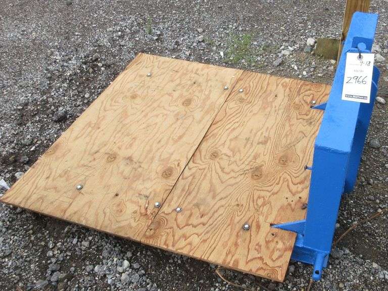 3-Point platform, 36"W x 36"D - Albrecht Auction Service