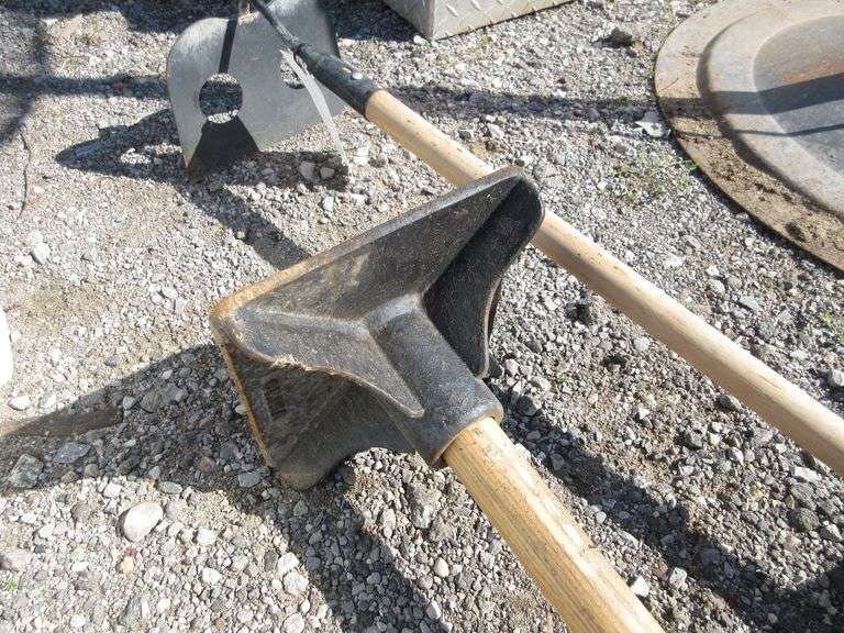 Trench maul, tamper, and concrete hoe - Albrecht Auction Service