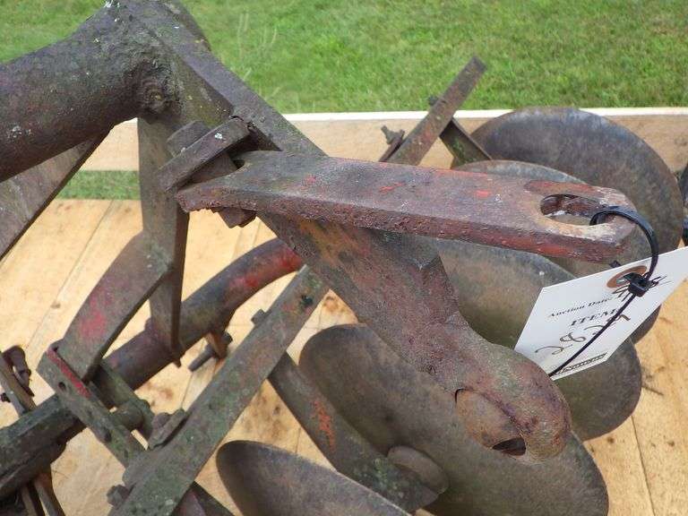 3-Point Disc, 6'L, in fair condition, needs repairs on a few discs ...