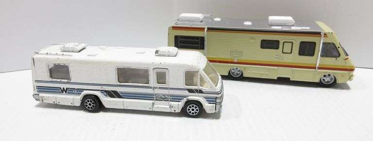 2016 Breaking Bad 1986 Fleetwood Bounder diecast 1/64 scale by ...