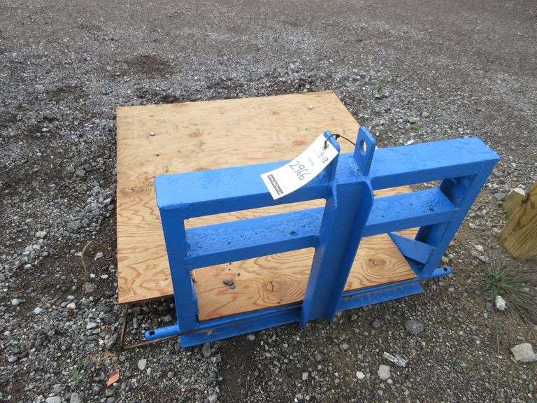 3-Point platform, 36"W x 36"D - Albrecht Auction Service