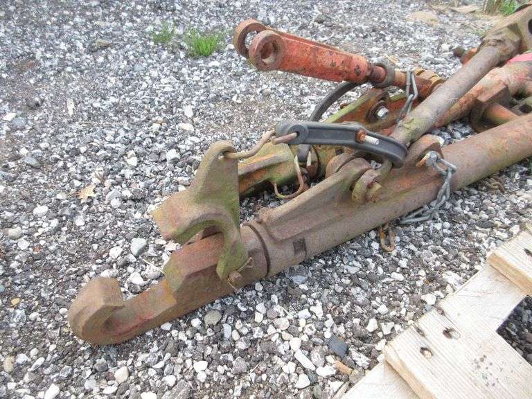 Case tractor model vac eagle hitch arms - Albrecht Auction Service