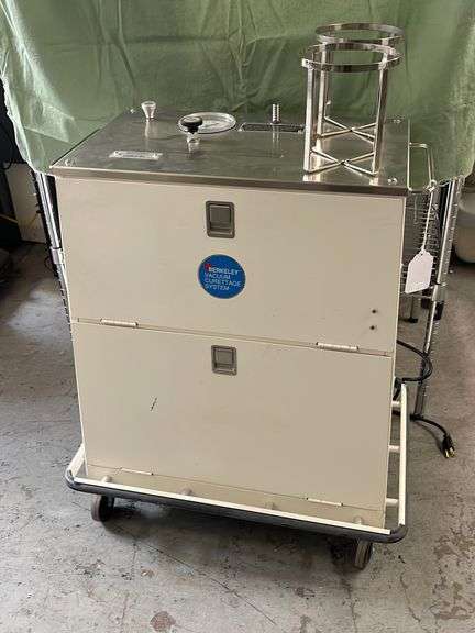 Berkeley VC-2 Suction Machine with Extra Tissue Traps - Apexx Auctions