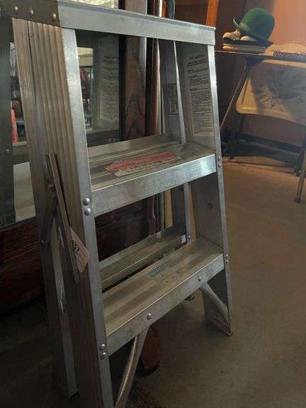 Small Aluminum Step Stool - Apexx Auctions