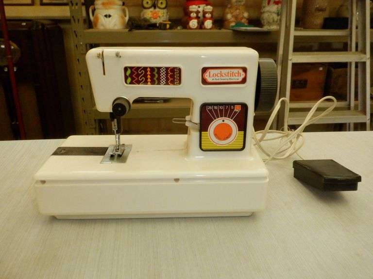 Lockstitch Children's Real Sewing Machine - Assiter Auctioneers