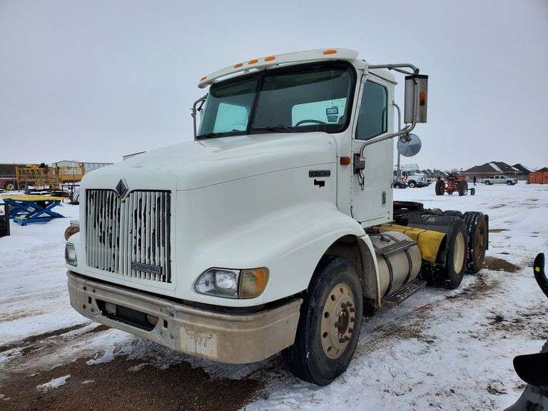 2000 International 9100i SBA - Assiter Auctioneers