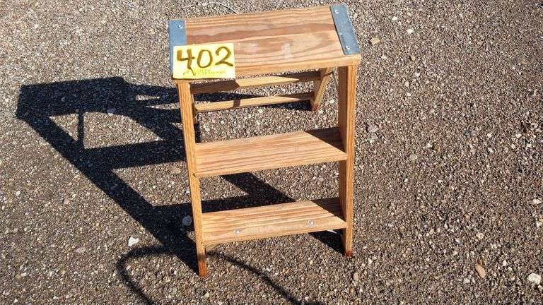 Werner 2 ft. Wood Step Ladder - Assiter Auctioneers