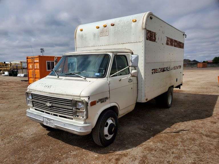 1985 Chevrolet G30 Cutaway / Extended Van 3D Box Truck - Assiter ...