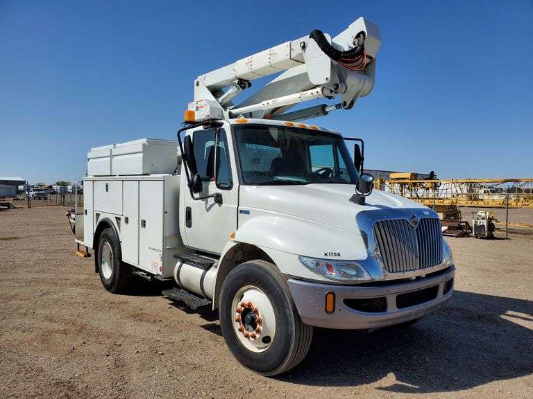 2013 International DuraStar 4300 MA025 Service Bucket Truck - Assiter Auctioneers