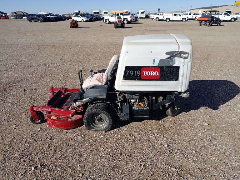Toro 8000 Series Zero Turn Mower - Assiter Auctioneers