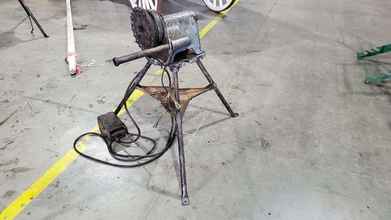 Rigid 300 Pipe Threader Stand - Assiter Auctioneers
