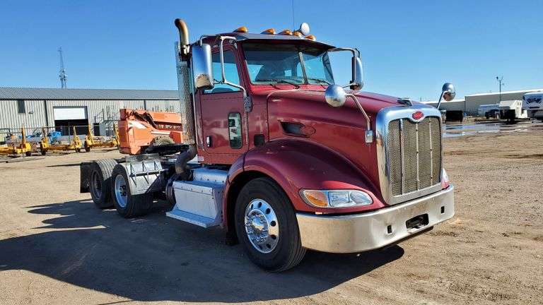 2014 Peterbilt 587 Conventional Cab - Assiter Auctioneers