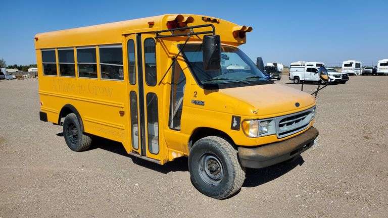 2000 Ford E350 9 Passenger Bus - Assiter Auctioneers