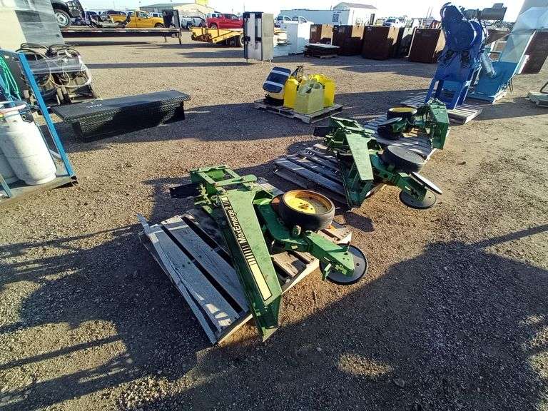 John Deere 8-Row Corn Planter Parts - Assiter Auctioneers