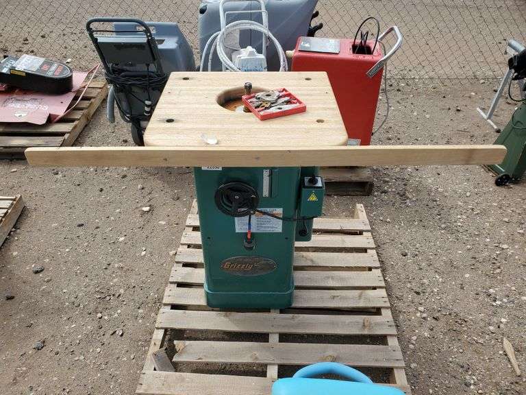 Grizzly Industrial Router Table - Assiter Auctioneers