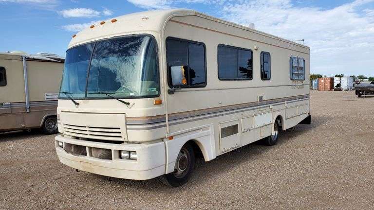 1990 Fleetwood Bounder Motorhome - Assiter Auctioneers