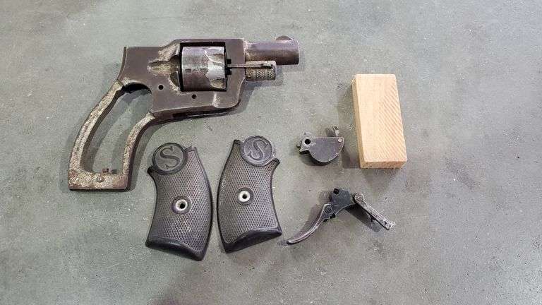 Kolb Baby Hammerless .22 Caliber Short Revolver - Assiter Auctioneers