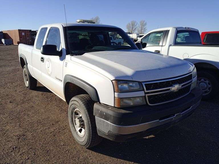 2007 Chevrolet Silverado Classic 2500 LS Extended Cab 4D LS - Assiter Auctioneers