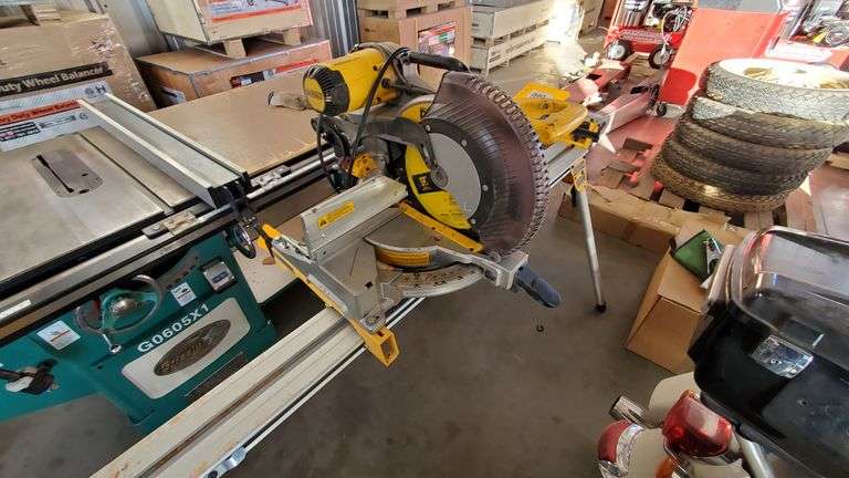 DeWalt DWS716 12" Compound Miter Chop Saw w/Stand - Assiter Auctioneers