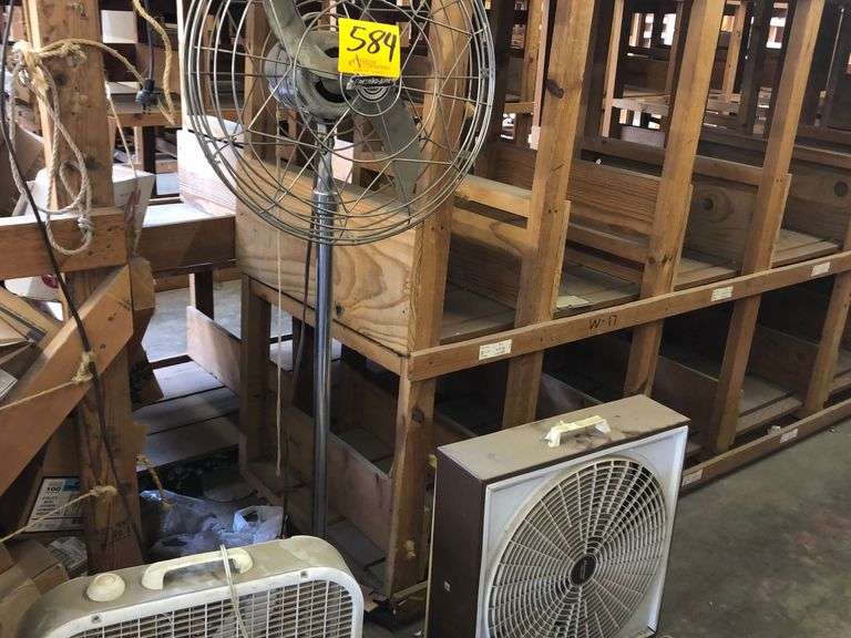 21" Pedestal Fan & 2 Box Fans - Assiter Auctioneers