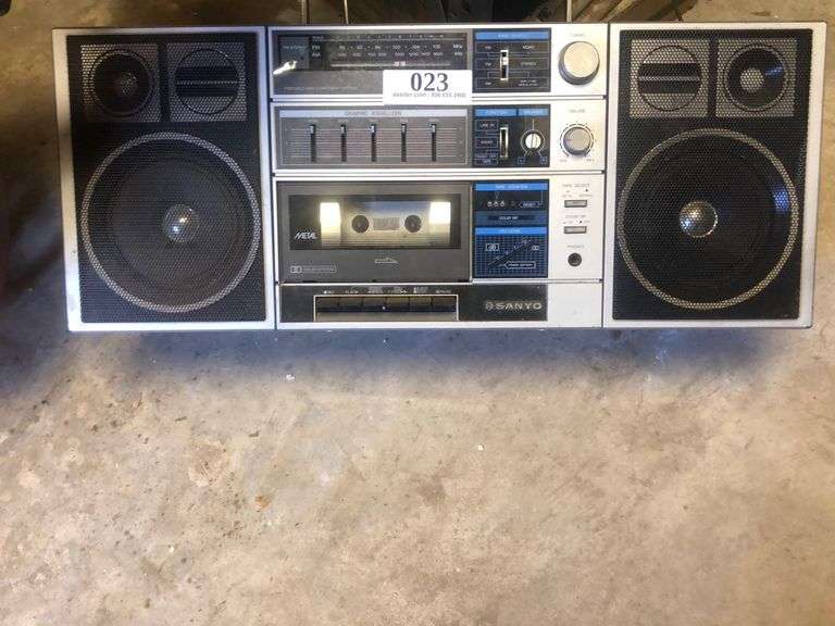 Sanyo Portable Mini Component System - Assiter Auctioneers