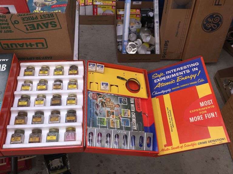 Vintage Gilbert Chemistry Experiment Lab #12076 - Assiter Auctioneers