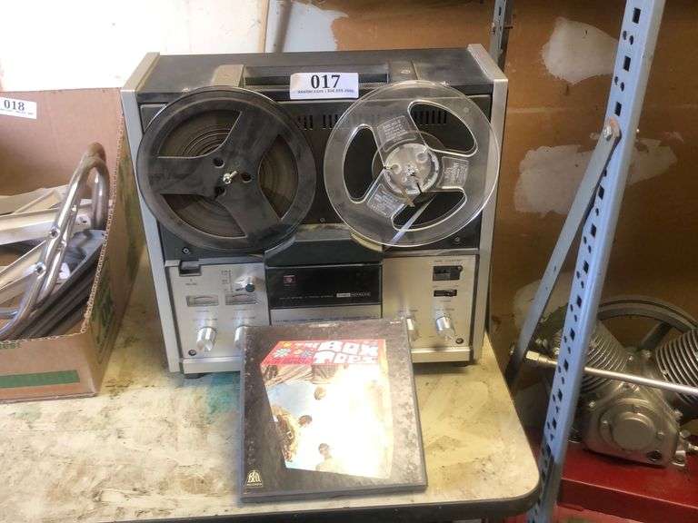 Hitachi Stereo Reel to Reel #TRQ-717 - Assiter Auctioneers