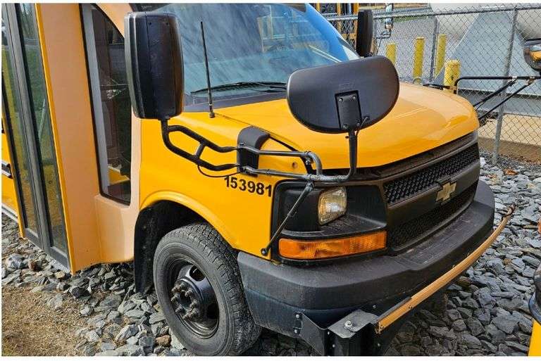 (1) 2015 CHEVROLET EXPRESS 4500 COLLINS SMALL SCHOOL BUS Located in ...