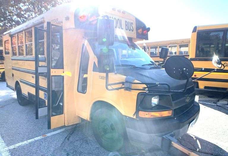(2) 2012 CHEVROLET EXPRESS 4500 THOMAS SMALL SCHOOL BUSES Located in ...