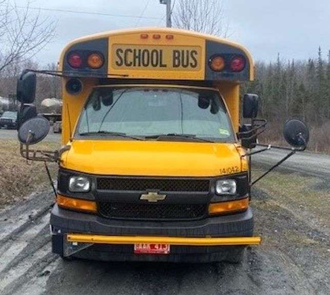 (1) 2013 CHEVROLET EXPRESS 4500 THOMAS SMALL SCHOOL BUS Located in ...