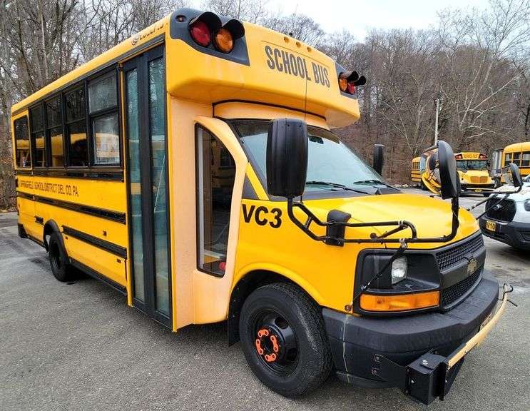(1) 2016 CHEVROLET EXPRESS 3500 COLLINS SMALL SCHOOL BUS Located in ...