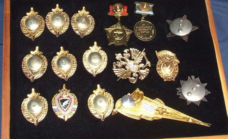 16 Piece of Russian Military Medals & Badges - Baer Auctioneers ...